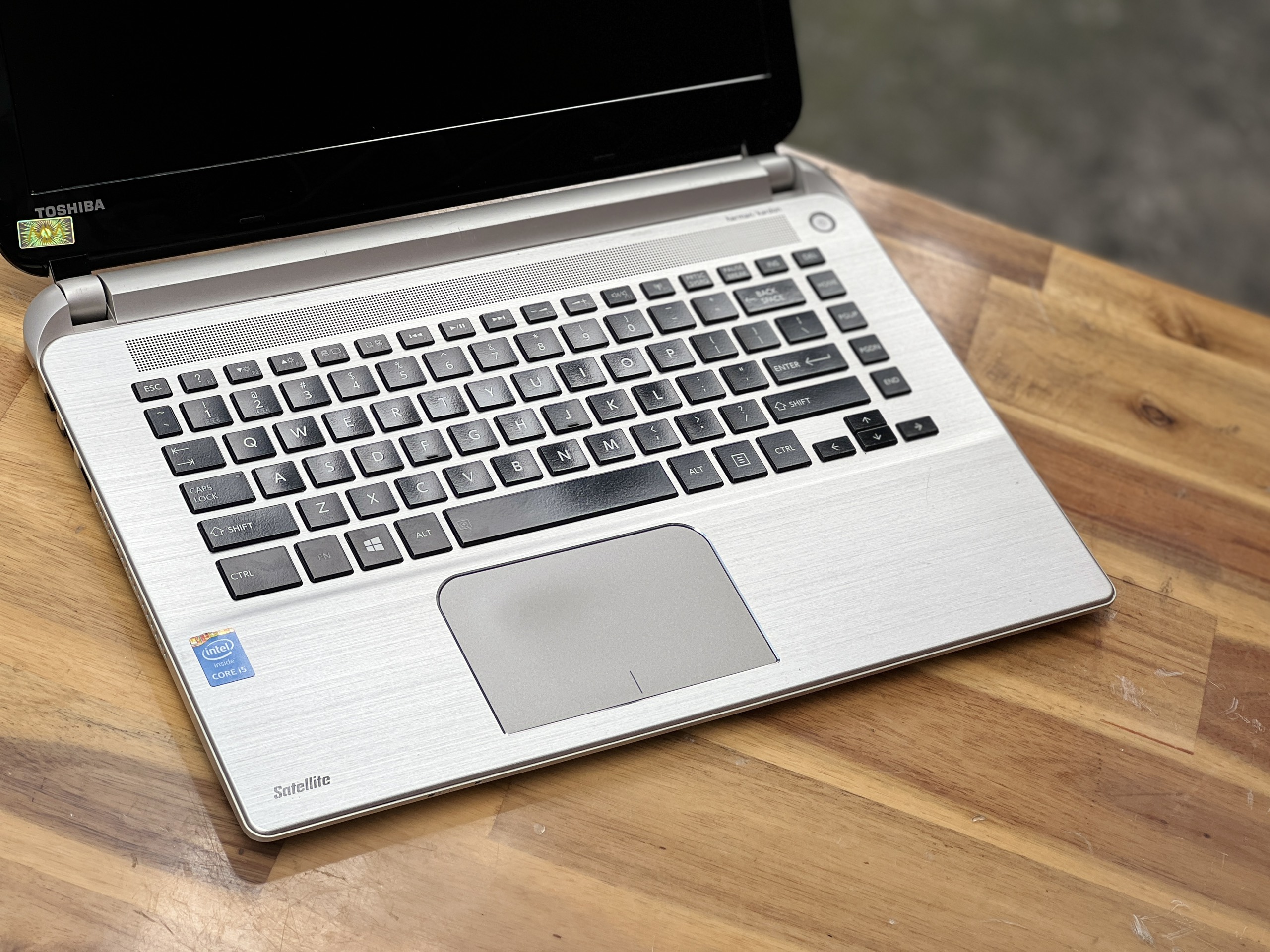 Laptop Toshiba Satellite E45-B4200 I5 4210U/ SSD/ Vỏ Nhôm/ Full HD/ Loa ...